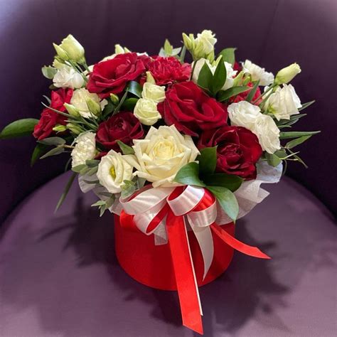 Шляпная коробка с цветами «Пурпурные облака из роз заказать и купить за 3 650 ₽ с доставкой в