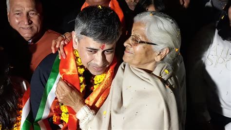 Qatar India Dehradun Captain Saurabh Vashisht Reached His Home In Dehradun After Release From