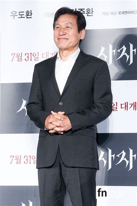 포토 안성기 흐믓한 웃음 헉스