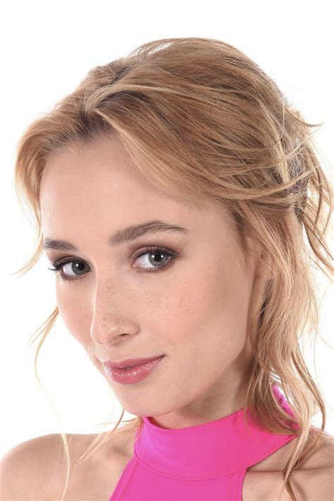 Kelly Collins Profile Images The Movie Database Tmdb