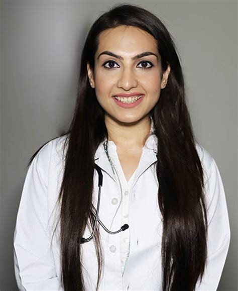 Dr Richa Ahluwalia Medium