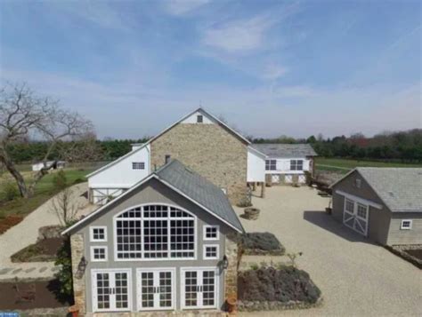 See The Yolanda Hadid Farm Where Gigi And Bella Ride Besides The Bit