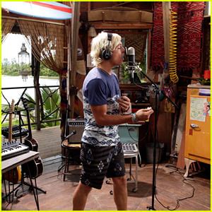 Ross Lynch Debuts Teen Beach 2′s ‘on My Own Music Video Watch Now