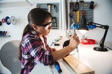 Ey Inspire Local Girls To Pursue A Career In Stem With Free Mobile App Ey Global