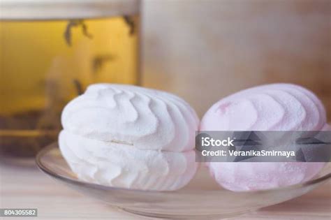 흰색과 핑크 제 퍼 조각입니다 녹차와 함께 저지방 디저트 0명에 대한 스톡 사진 및 기타 이미지 0명 가을 건강한 생활방식 Istock