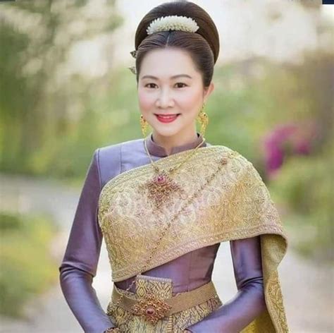 นพบารมีนารีนาคราช องค์ที่ 1 ศิลปิน แก้วเพทาย Facebook