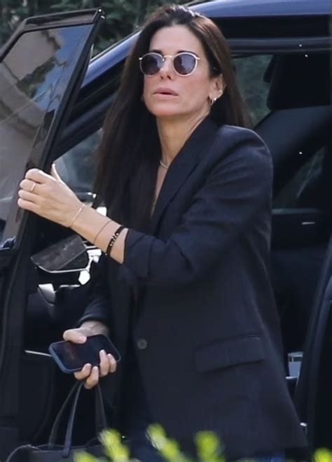 ცხოვრება გრძელდება მეუღლის გარდაცვალების შემდეგ სანდრა ბულოკი კინოკარიერას უბრუნდება რადიო