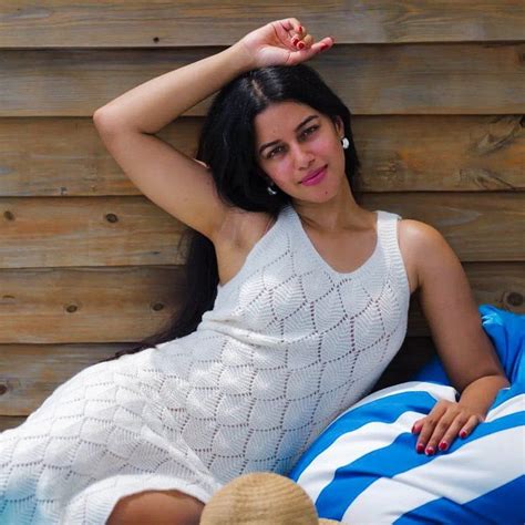 Mrinalini Ravi R Bollyarm