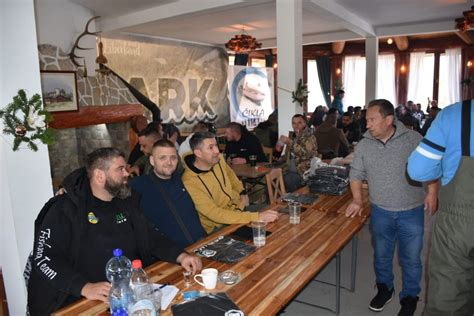 СИНИША СТАРЧЕВИЋ ИЗ ДОБОЈА ПОБЕДНИК 13 СМУЂИЈАДЕ У АПАТИНУ Radio Dunav