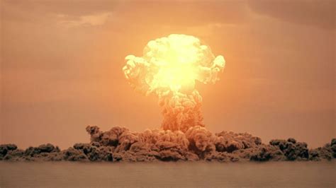 Nuclear Explosion This Video Reveals The Effect On Our Bodies Second By Second