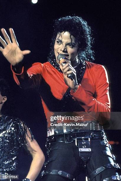587 Michael Jackson 1990 Photos And High Res Pictures Getty Images