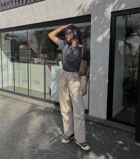 What To Wear With Ivory Jeans 11 Cute Ivory Jeans Outfit Ideas The
