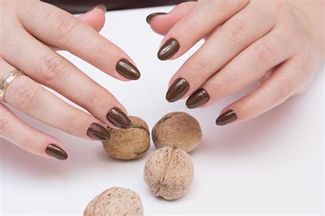 여자의 손에 매력적인 매니큐어입니다 세련 된 네일 아트와 자연 손가락 손톱 네일아트에 대한 스톡 사진 및 기타 이미지 네일