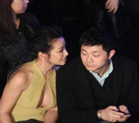 陳紫函穿深v裝出席活動，剛坐下就引來鄰座男士不屑的眼神 每日頭條