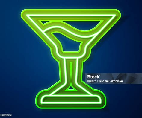 파란색 배경에 고립 된 빛나는 네온 라인 칵테일 아이콘 벡터 0명에 대한 스톡 벡터 아트 및 기타 이미지 0명 과일 다중 색상 Istock