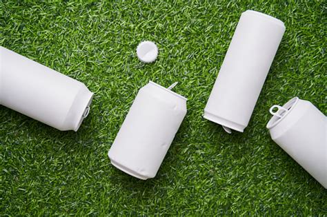 재활용을위한 많은 금속 통 캔 및 항아리 알루미늄 금속 식품 및 음료 분류 스크랩 강철 포장 0에 대한 스톡 사진 및 기타 이미지 Istock