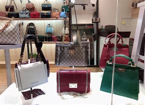 包包，是女人的另一种风情！ 万尚城