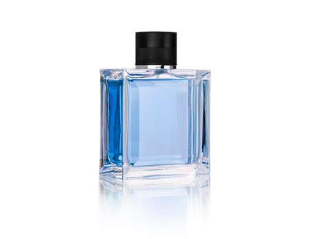Frasco Azul De Perfume Fechado Isolado No Fundo Branco Foto Premium