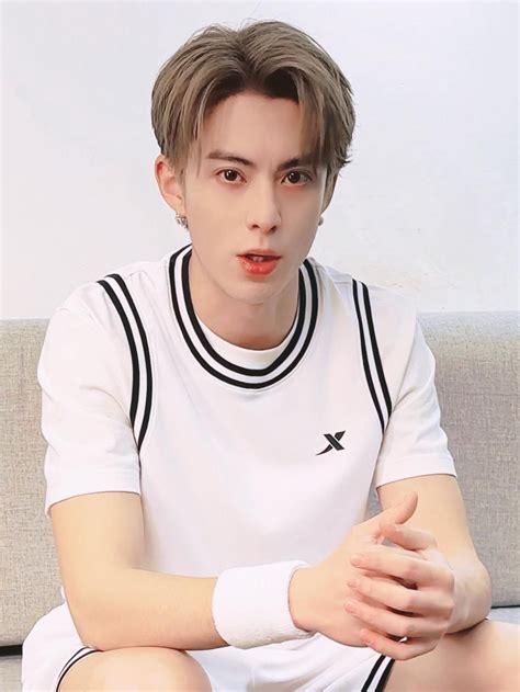 240215 青春偶像王鹤棣惊喜亮相nba全明星，球场见！ 360娱乐，你开心就好