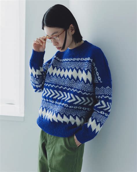 니팅셀렉트숍 코와코이로이로홍대에서 연남으로 Darumaknitkit 다루마니트키트 두 가지 색상으로 다양한 배색