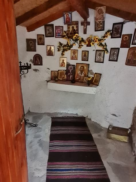 Оскверниха параклис край село Извор Родопи Инфо