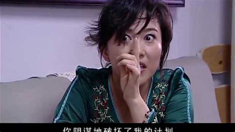 继母后妈：女人精神不正常，在家里乱扔东西，吓得老太太躲在墙边！腾讯视频