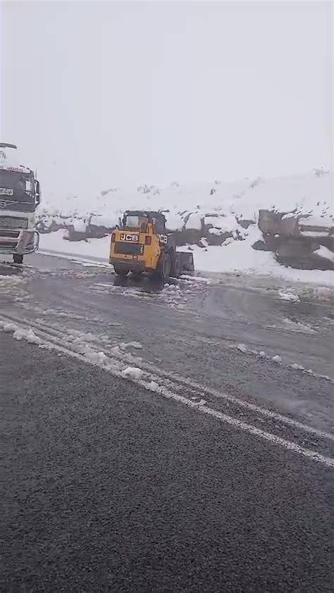 Snowvember Habib Sent Us This Video From Lootsberg Pass N9 Between Graaff Reinet And