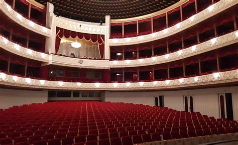 تالار وحدت، تالاری مشهور در بین اهالی هنر ️ مجله سفربازی