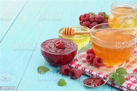 건강 한 배경입니다 라즈베리 잼과 블루 나무 테이블에 꿀 딸기 건강관리와 의술에 대한 스톡 사진 및 기타 이미지 건강관리와 의술 건강한 생활방식 건강한 식생활