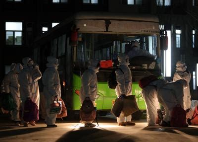 河北广宗免费专车点对点接回606名在外师生 人民图片网