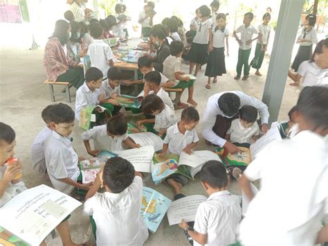 မဟာအောင်မြေမြို့နယ်၊အမှတ် ၄ အခြေခံပညာအလယ်တန်းကျောင်းခွဲသို့ မိုဘိုင်းစနစ်ဖြင့် စာအုပ်စာစောင်များ