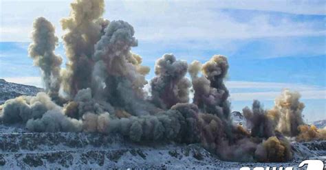 철정광 생산 위한 발파 진행하는 북한 무산광산엽합기업소