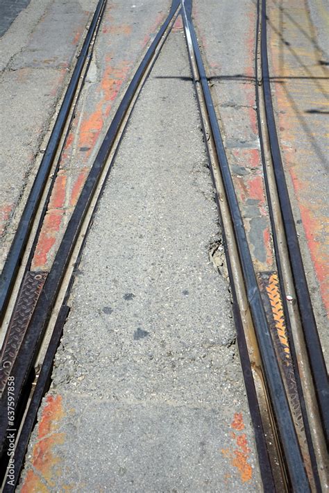 Schienen Und Gleise Mit Weiche Der Straßenbahn Zwischen Altem Grauen