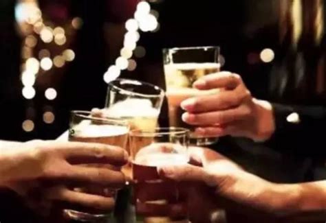 喝完酒后，为啥第二天会头疼？情况