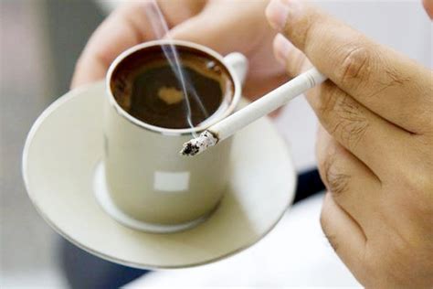 চায়ের সঙ্গে ধূমপান করে ডেকে আনছেন শরীরের সর্বনাশ