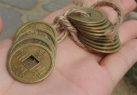 엽전 꿈 해몽의 5가지 의미 오래된 화폐 돈 나오는 보는 줍는 얻는 받는 발견하는 꿈 지식 코리아