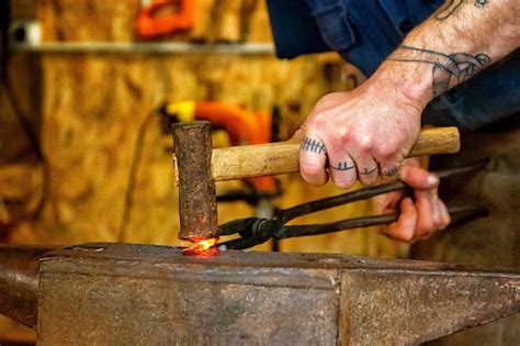Premium Photo Man Working On Anvil In The Forge