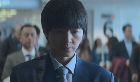 탈북민 송중기의 낯설고 새로운 얼굴 영화 로기완 어떤 이야기