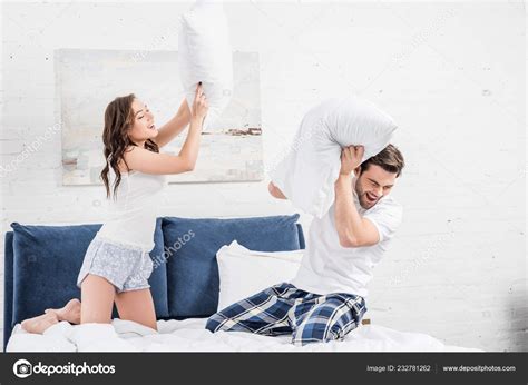 Битва с подушками кровать 91 фото