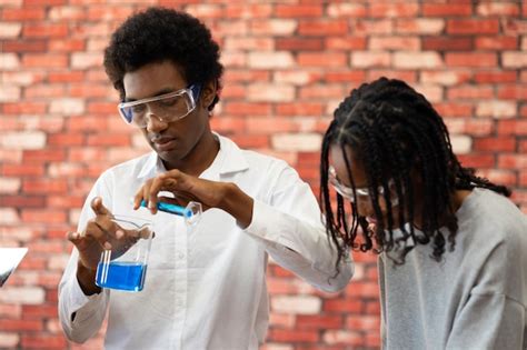 Premium Photo Teenage Boys And Girls Are Doing Science Experiments