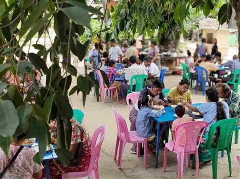 ဆားလင်းကြီးတွင် စစ်ဘေးရှောင် ပြည်သူများကို အစားအသောက်များ ကျွေးမွေးလှူဒါန်း Khit Thit Media