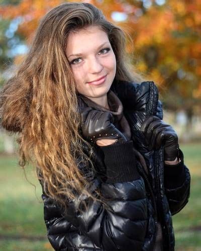Pin By Jim Dandy On Girls In Leather Gloves Leather Gloves Women