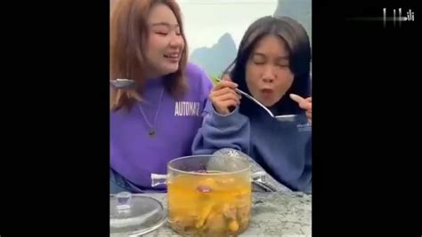 继妹上半身被卡在洗衣机里，作为继兄的我不能坐视不管搞笑恶搞整蛊好看视频