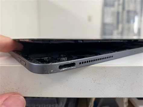 Ipad Pro 129 第3世代の電源ボタンスリープをぶつけて凹んで陥没した！押されっぱなしになりリンゴループになり電源が入らない