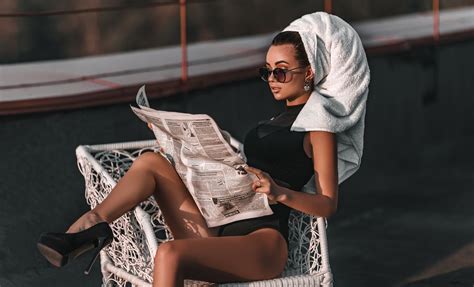 배경 화면 여자들 Towel Head 검게 그을린 좌석 신문 하이힐 색안경 원피스 수영복 2560x1555 Motta123 1484877 배경