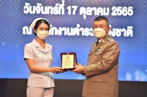 [the Post] ผบ ตร มอบโล่ประกาศเกียรติคุณ ออกเยี่ยมตำรวจบาดเจ็บในวันตำรวจ 2565 พร้อมส่งสาร ให้