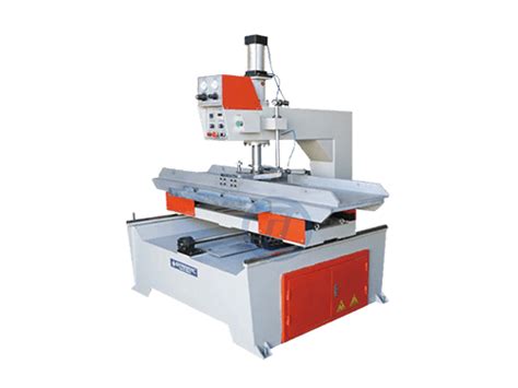 威海市通联精密机械有限公司 碳纤维制品机械 碳素卷管设备