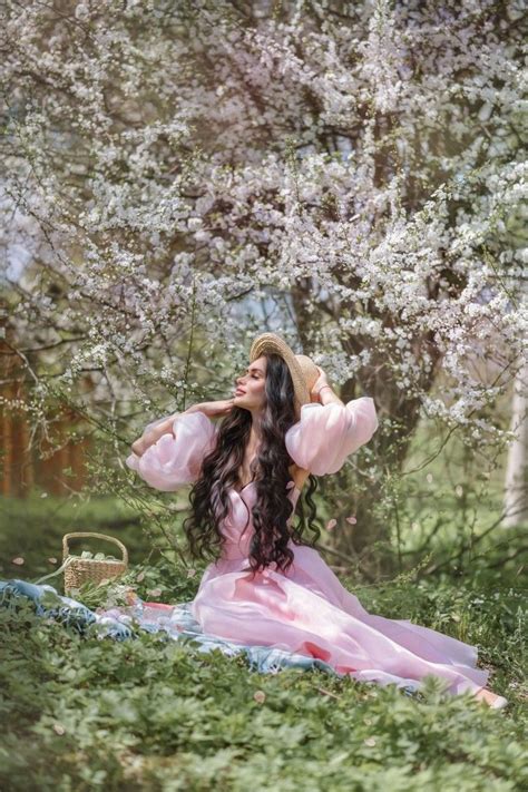 Девушка в цветении Весенние фотографии Фотосессия позы Цветение