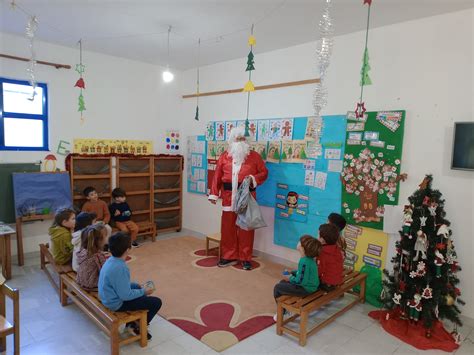 Σήμερα ήρθε στο σχολείο μας ο Άγιος Βασίλης έδωσε δώρα στα παιδιά μας και στους δασκάλους