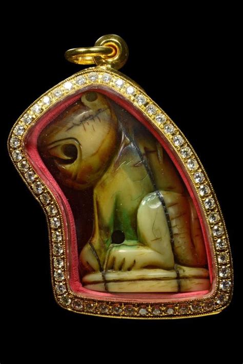 เขี้ยวเสือหลวงพ่อปาน วัดบางเหี้ย สมุทรปราการ เขี้ยวใหญ่ ทางเรารับตรวจเช็คพระเป็นการใช้